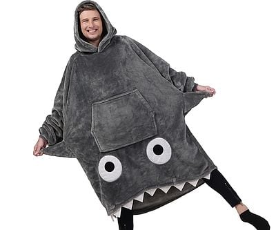 25 Absurdly Funny Blankets That'll Crack You Up As They Warm You Up