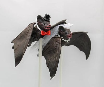 34 Insanely Funny Wedding Cake Toppers That'll Have A Couple Rolling ...