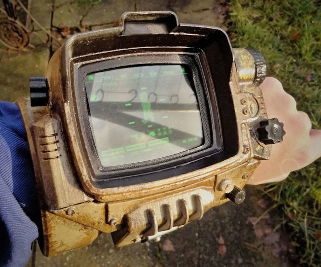Functional Pip-Boy 3000 MKIV