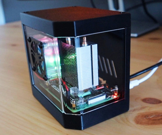 Raspberry Pi 4B Desktop Split Case