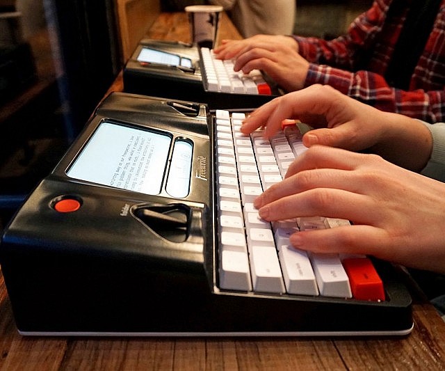 Distraction Free Smart Typewriter