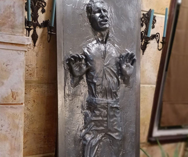 Han Solo In Carbonite Statue
