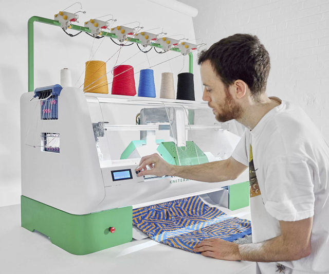 Digital Knitting Machine