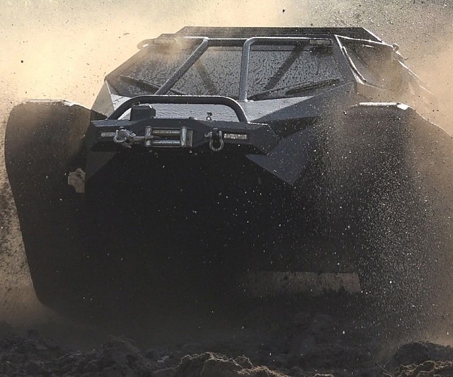 Ripsaw Luxury Off Road Super Tank
