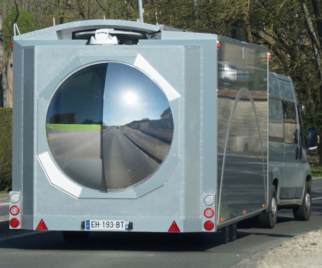 Self-Sufficient Expanding Camper Caravan