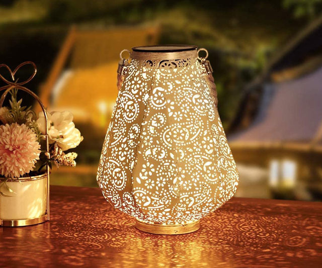 Shadow Casting Hanging Solar Light