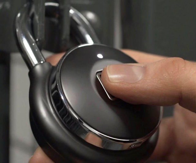 the-smart-fingerprint-padlock